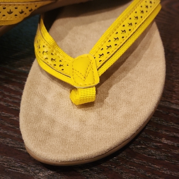 Shoes | Yellow Flip Flops Sz 7 | Poshmark